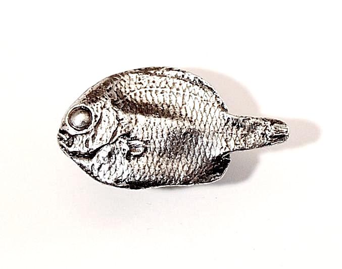 Mini Fish Knob (Left) – Modern Objects